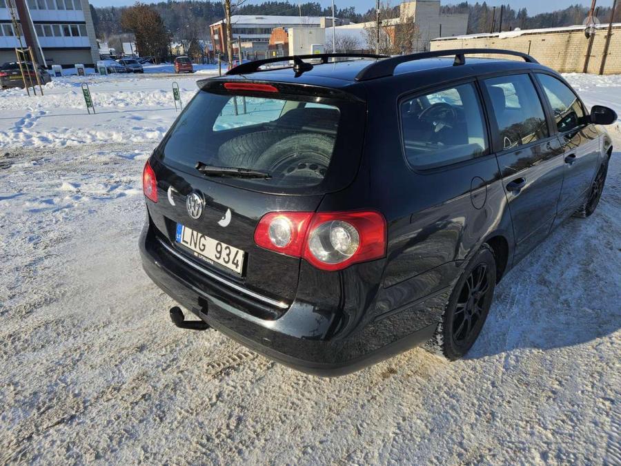 Black Volkswagen Passat 2010 in Prienai, with an engine capacity of 1.60 L and mileage of 348 thousand km for 1750 €, photo 15 on AUTOMOTO.COM.LV