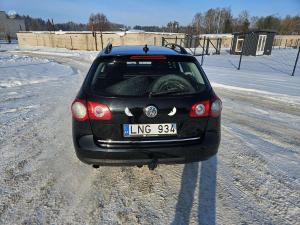 Black Volkswagen Passat 2010 in Prienai, with an engine capacity of 1.60 L and mileage of 348 thousand km for 1750 €, photo 16 on AUTOMOTO.COM.LV