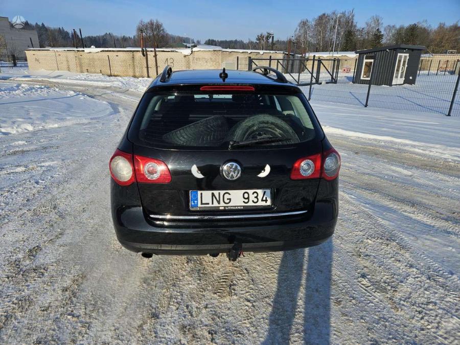 Black Volkswagen Passat 2010 in Prienai, with an engine capacity of 1.60 L and mileage of 348 thousand km for 1750 €, photo 16 on AUTOMOTO.COM.LV