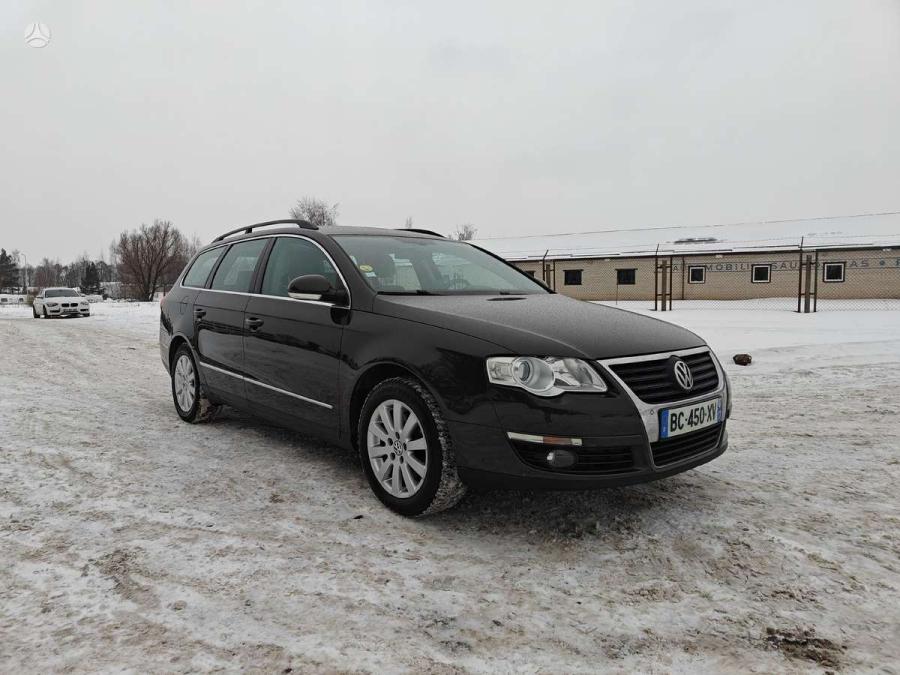 Black Volkswagen Passat 2010 in Taurage, with an engine capacity of 1.97 L and mileage of 280 thousand km for 3000 €, photo 3 on AUTOMOTO.COM.LV