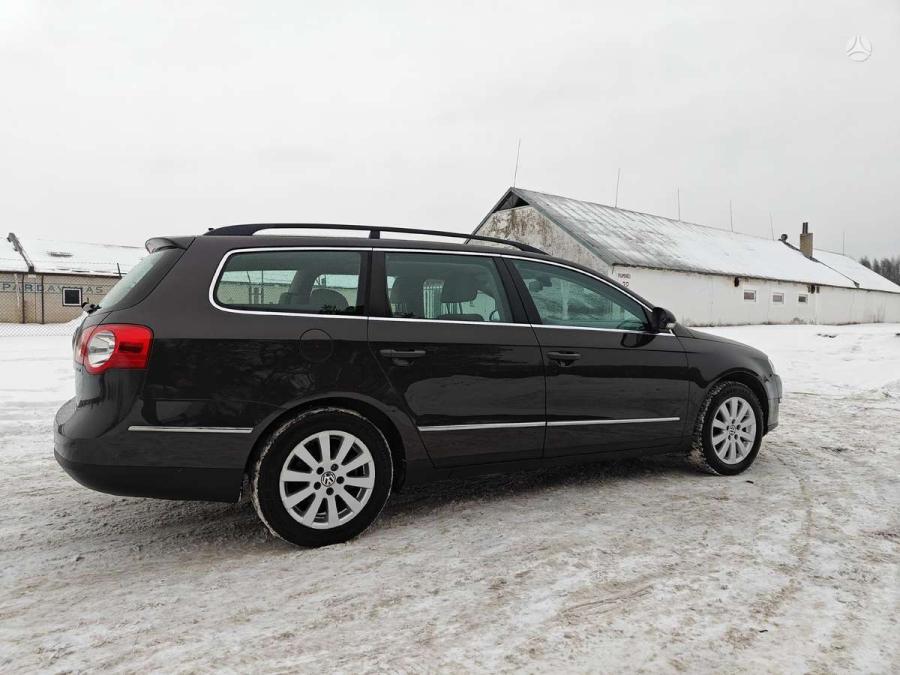Black Volkswagen Passat 2010 in Taurage, with an engine capacity of 1.97 L and mileage of 280 thousand km for 3000 €, photo 5 on AUTOMOTO.COM.LV