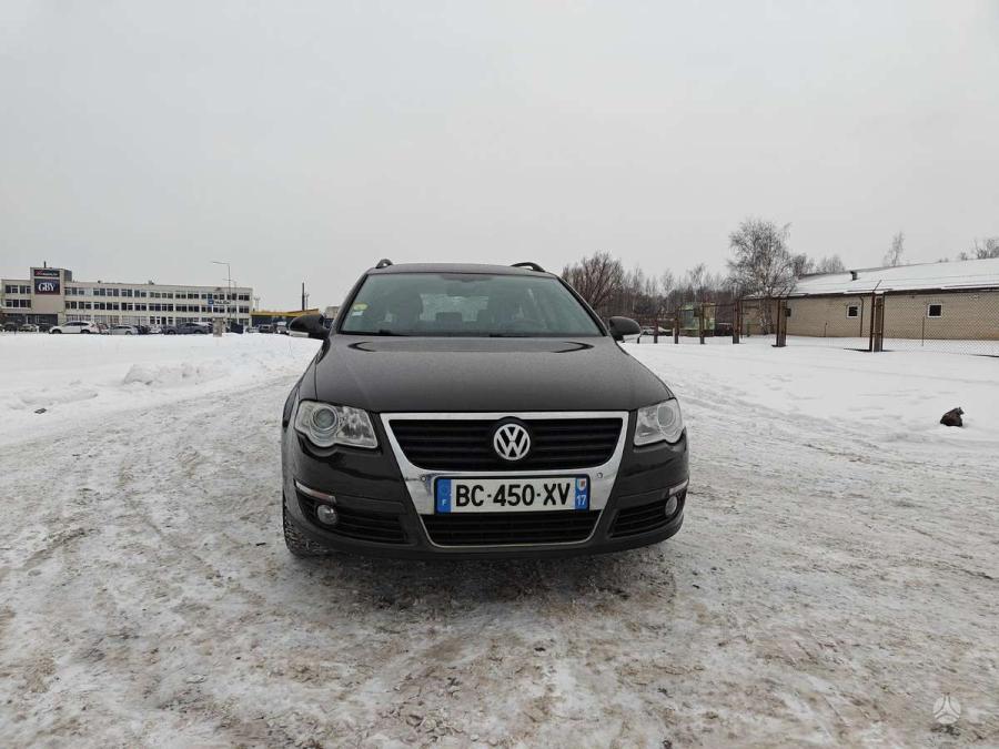 Black Volkswagen Passat 2010 in Taurage, with an engine capacity of 1.97 L and mileage of 280 thousand km for 3000 €, photo 9 on AUTOMOTO.COM.LV