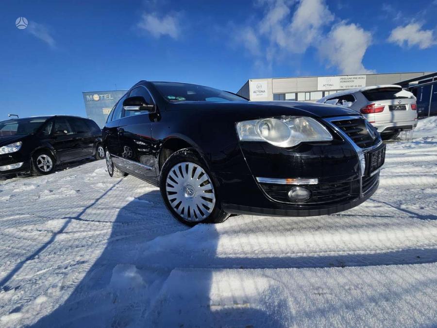Black Volkswagen Passat 2010 in Kaunas, with an engine capacity of 1.97 L and mileage of 291 thousand km for 3150 €, photo 1 on AUTOMOTO.COM.LV