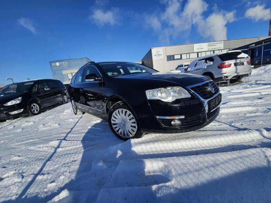 Black Volkswagen Passat 2010 in Kaunas, with an engine capacity of 1.97 L and mileage of 291 thousand km for 3150 €, photo 7 on AUTOMOTO.COM.LV