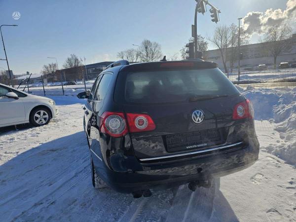 Black Volkswagen Passat 2010 in Kaunas, with an engine capacity of 1.97 L and mileage of 291 thousand km for 3150 €, photo 8 on AUTOMOTO.COM.LV
