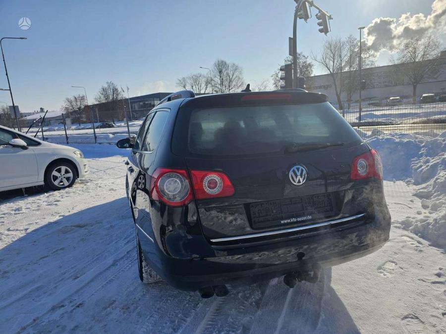 Black Volkswagen Passat 2010 in Kaunas, with an engine capacity of 1.97 L and mileage of 291 thousand km for 3150 €, photo 8 on AUTOMOTO.COM.LV