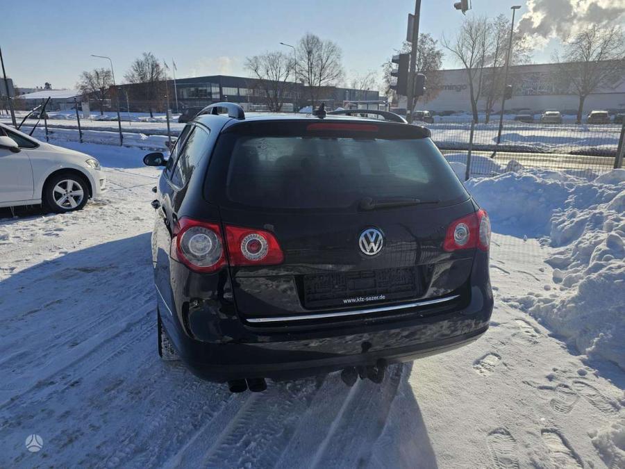 Black Volkswagen Passat 2010 in Kaunas, with an engine capacity of 1.97 L and mileage of 291 thousand km for 3150 €, photo 9 on AUTOMOTO.COM.LV