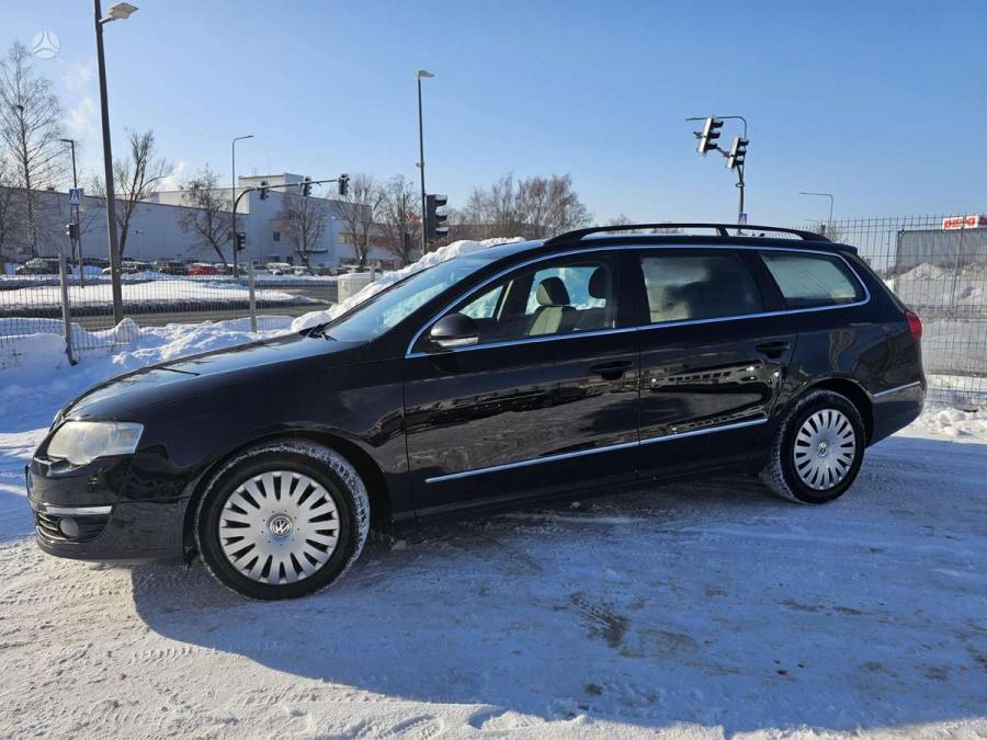 Black Volkswagen Passat 2010 in Kaunas, with an engine capacity of 1.97 L and mileage of 291 thousand km for 3150 €, photo 13 on AUTOMOTO.COM.LV