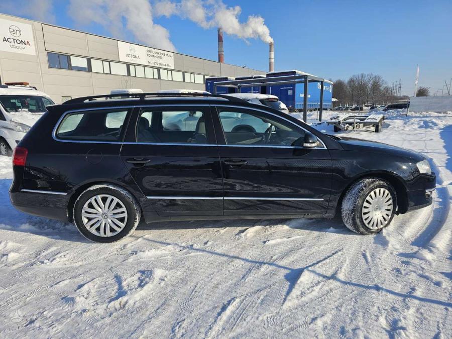 Black Volkswagen Passat 2010 in Kaunas, with an engine capacity of 1.97 L and mileage of 291 thousand km for 3150 €, photo 14 on AUTOMOTO.COM.LV