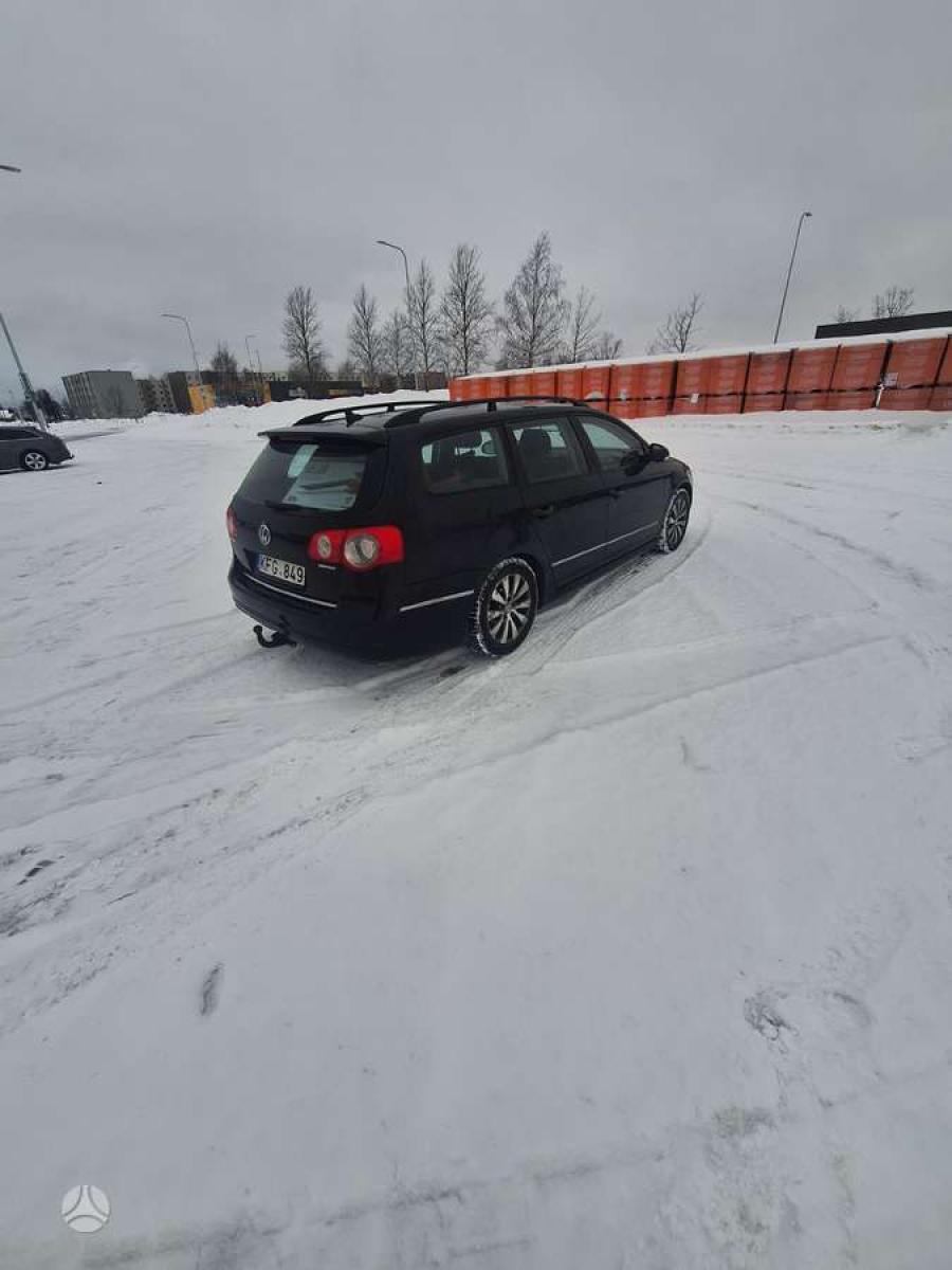 Black Volkswagen Passat 2010 in Telschi, with an engine capacity of 1.60 L and mileage of 444 thousand km for 2600 €, photo 3 on AUTOMOTO.COM.LV
