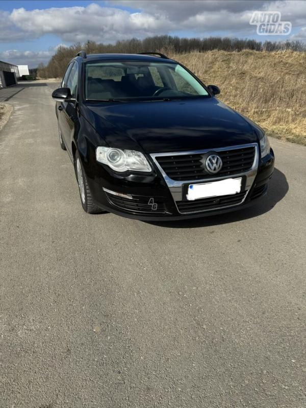 Black Volkswagen Passat 2010 in Kaunas, with an engine capacity of 1.40 L and mileage of 179 thousand km for 2750 €, photo 1 on AUTOMOTO.COM.LV