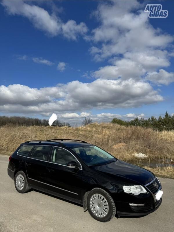 Black Volkswagen Passat 2010 in Kaunas, with an engine capacity of 1.40 L and mileage of 179 thousand km for 2750 €, photo 3 on AUTOMOTO.COM.LV