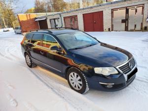 Black Volkswagen Passat 2010 in Panevezys, with an engine capacity of 2.00 L and mileage of 247 thousand km for 3500 €, photo 4 on AUTOMOTO.COM.LV