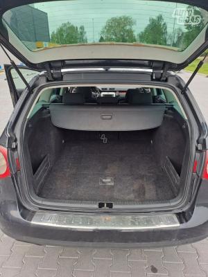 Black Volkswagen Passat 2010 in Klaipeda, with an engine capacity of 2.00 L and mileage of 370 thousand km for 1500 €, photo 14 on AUTOMOTO.COM.LV