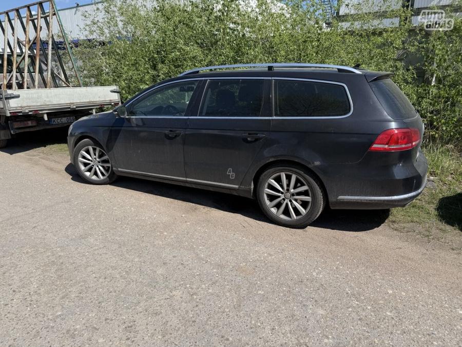 Black Volkswagen Passat 2010 in Kaunas, with an engine capacity of 2.00 L and mileage of 295 thousand km for 4100 €, photo 1 on AUTOMOTO.COM.LV