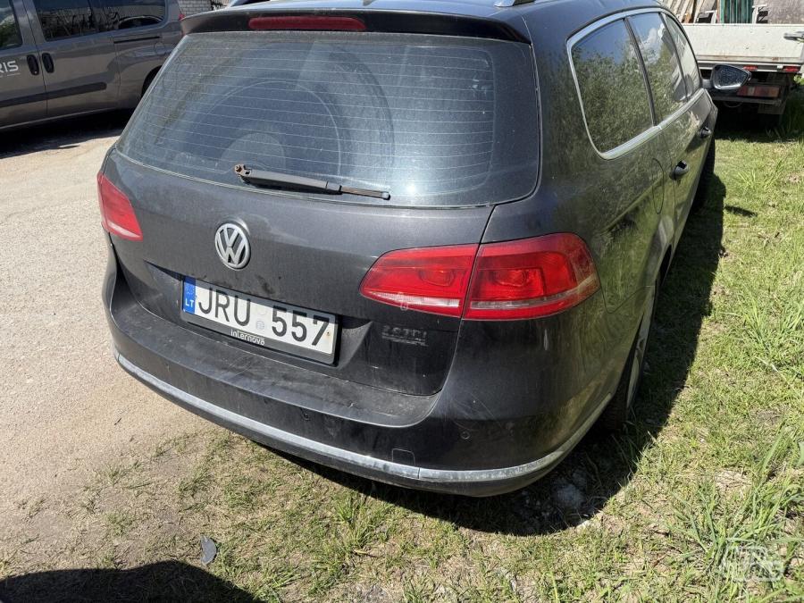 Black Volkswagen Passat 2010 in Kaunas, with an engine capacity of 2.00 L and mileage of 295 thousand km for 4100 €, photo 6 on AUTOMOTO.COM.LV