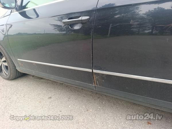 Black Volkswagen Passat 2010 in Valga, with an engine capacity of 2.00 L and mileage of 350 thousand km for 1200 €, photo 5 on AUTOMOTO.COM.LV