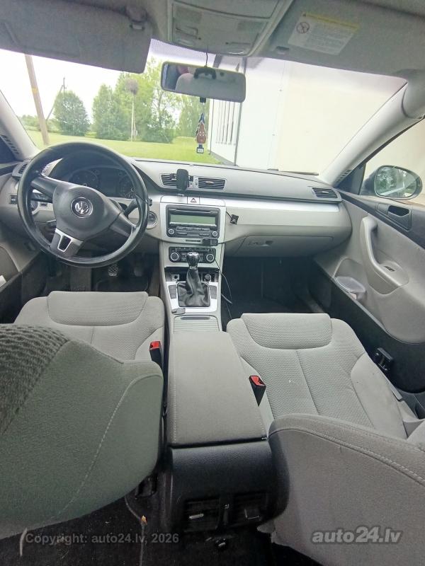 Black Volkswagen Passat 2010 in Valga, with an engine capacity of 2.00 L and mileage of 350 thousand km for 1200 €, photo 8 on AUTOMOTO.COM.LV