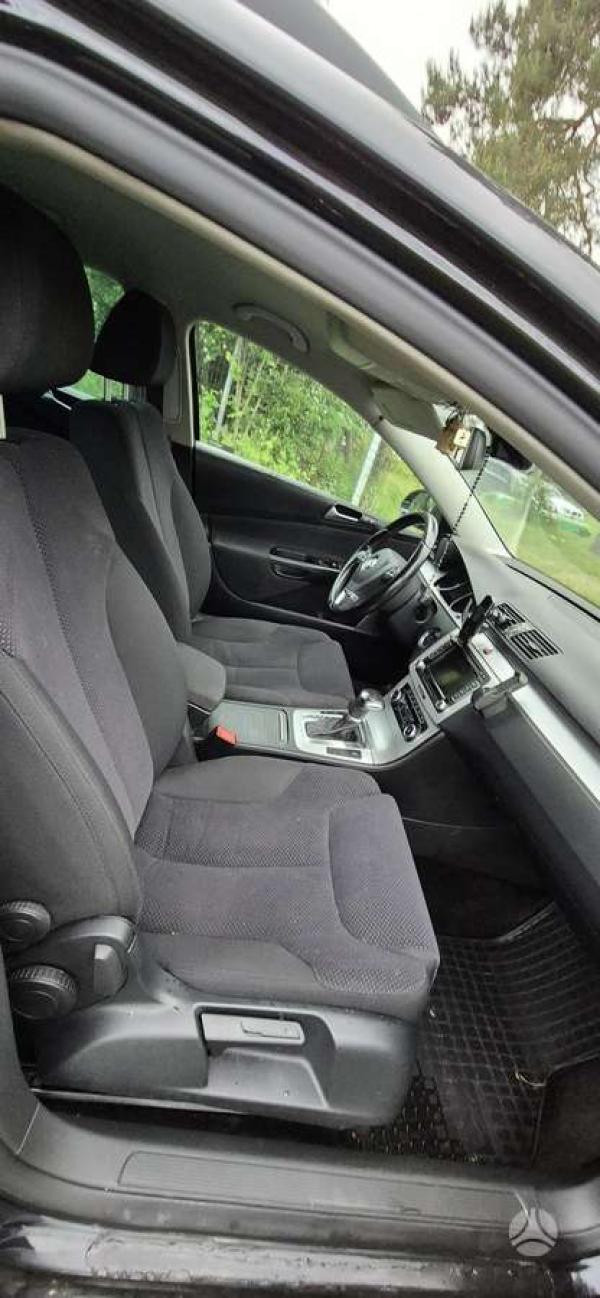 Black Volkswagen Passat 2010 in Vilnius, with an engine capacity of 1.97 L and mileage of 366 thousand km for 1750 €, photo 5 on AUTOMOTO.COM.LV