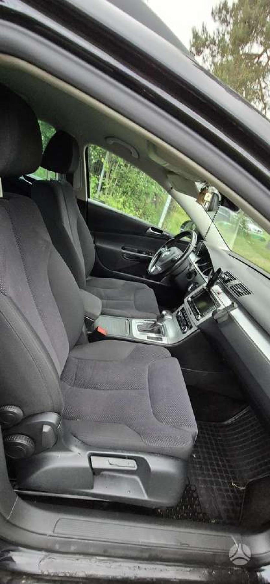 Black Volkswagen Passat 2010 in Vilnius, with an engine capacity of 1.97 L and mileage of 366 thousand km for 1750 €, photo 6 on AUTOMOTO.COM.LV