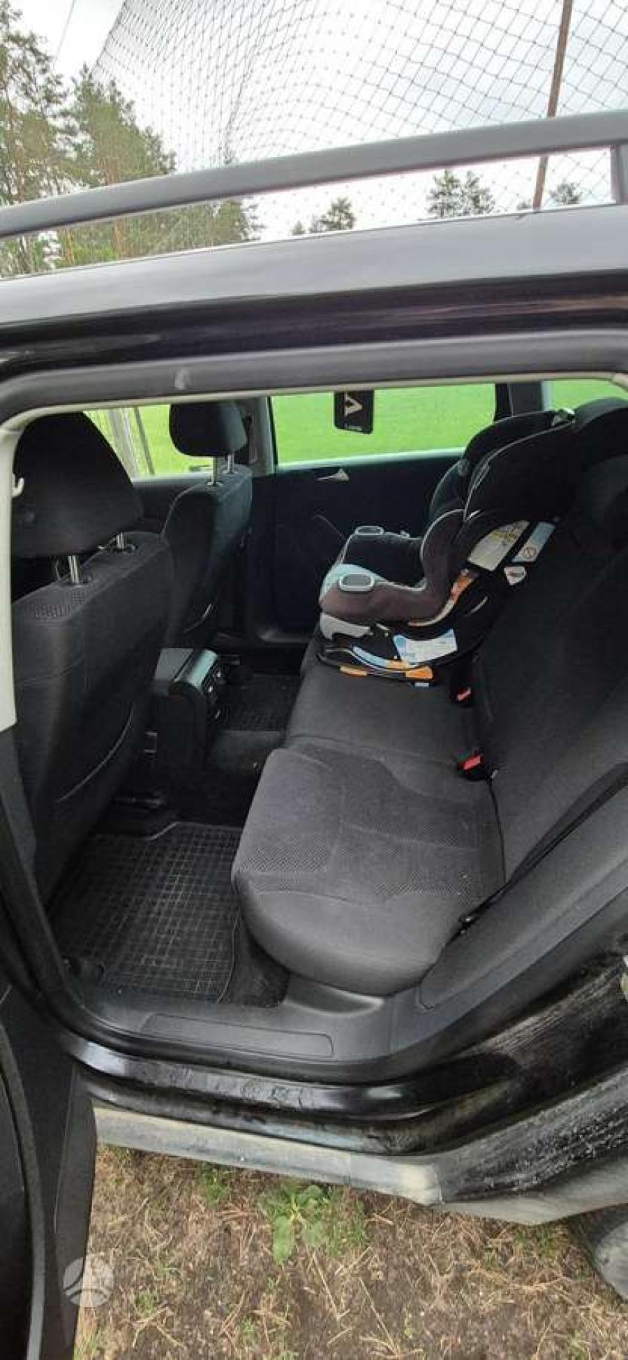 Black Volkswagen Passat 2010 in Vilnius, with an engine capacity of 1.97 L and mileage of 366 thousand km for 1750 €, photo 8 on AUTOMOTO.COM.LV