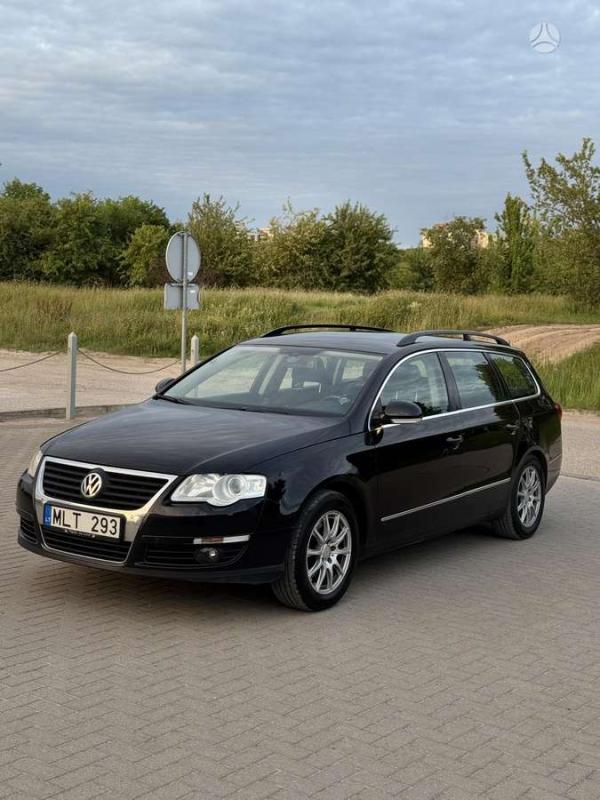 Black Volkswagen Passat 2010 in Marijampole, with an engine capacity of 1.78 L and mileage of 320 thousand km for 3400 €, photo 1 on AUTOMOTO.COM.LV