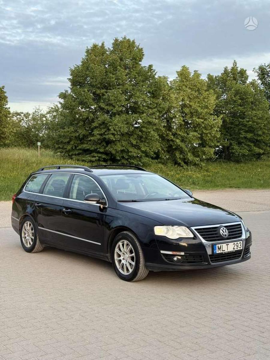 Black Volkswagen Passat 2010 in Marijampole, with an engine capacity of 1.78 L and mileage of 320 thousand km for 3400 €, photo 3 on AUTOMOTO.COM.LV
