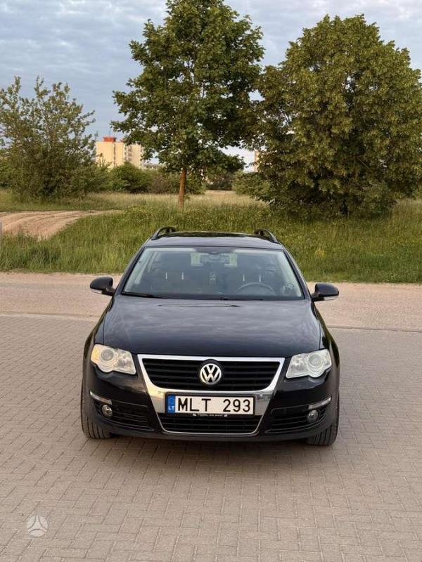 Black Volkswagen Passat 2010 in Marijampole, with an engine capacity of 1.78 L and mileage of 320 thousand km for 3400 €, photo 3 on AUTOMOTO.COM.LV