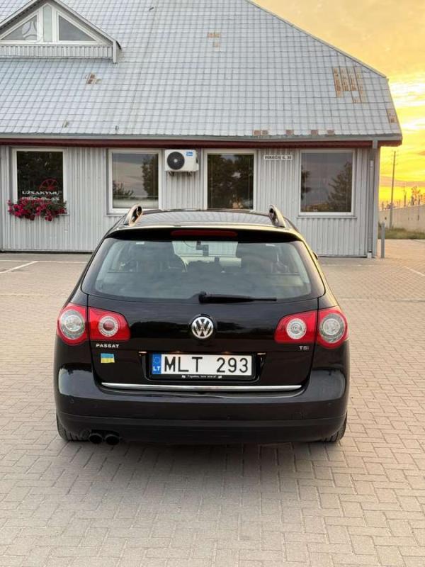 Black Volkswagen Passat 2010 in Marijampole, with an engine capacity of 1.78 L and mileage of 320 thousand km for 3400 €, photo 4 on AUTOMOTO.COM.LV