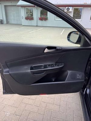 Black Volkswagen Passat 2010 in Marijampole, with an engine capacity of 1.78 L and mileage of 320 thousand km for 3400 €, photo 12 on AUTOMOTO.COM.LV