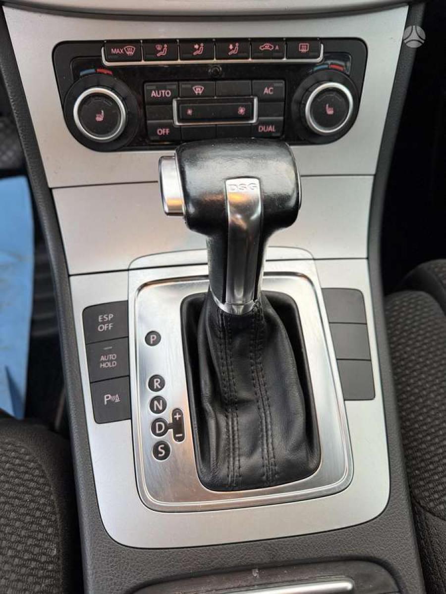 Black Volkswagen Passat 2010 in Marijampole, with an engine capacity of 1.78 L and mileage of 320 thousand km for 3400 €, photo 14 on AUTOMOTO.COM.LV
