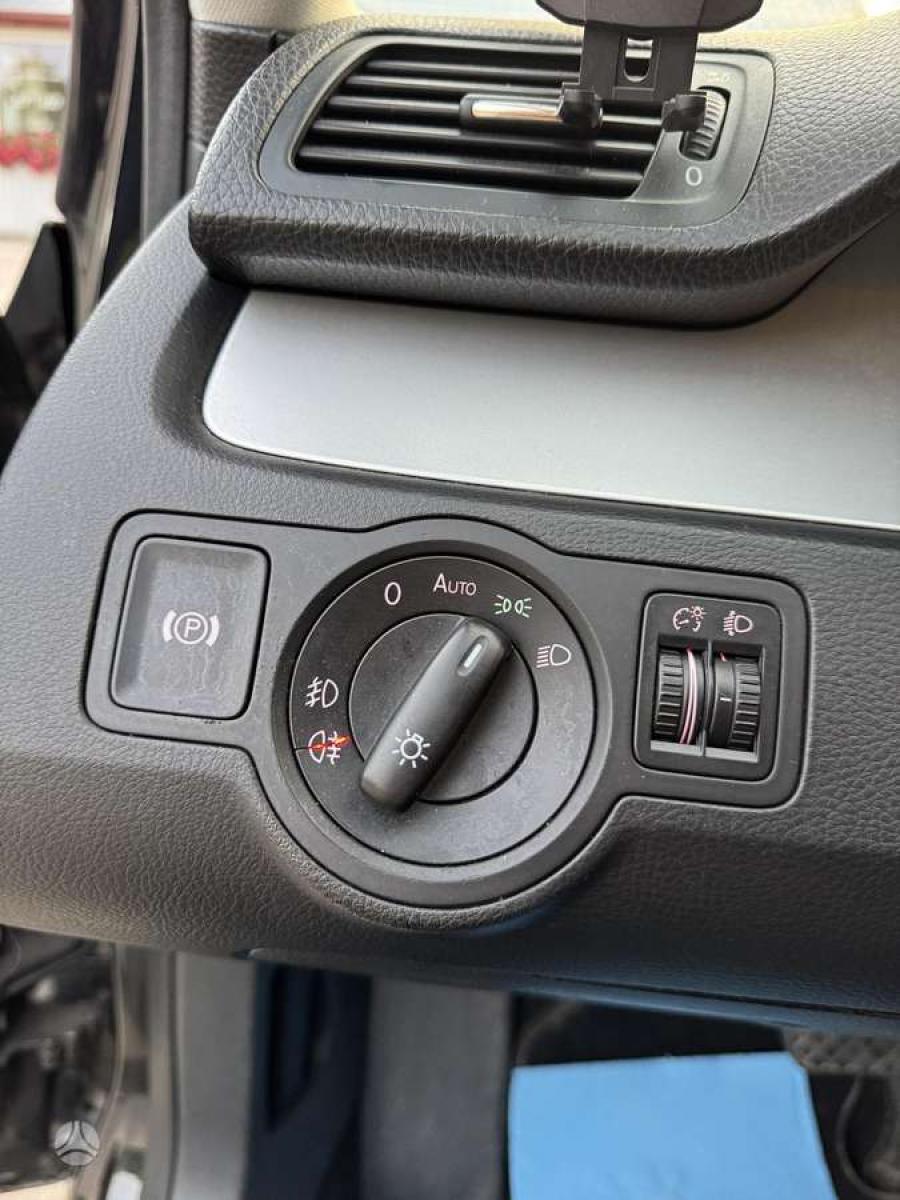 Black Volkswagen Passat 2010 in Marijampole, with an engine capacity of 1.78 L and mileage of 320 thousand km for 3400 €, photo 17 on AUTOMOTO.COM.LV