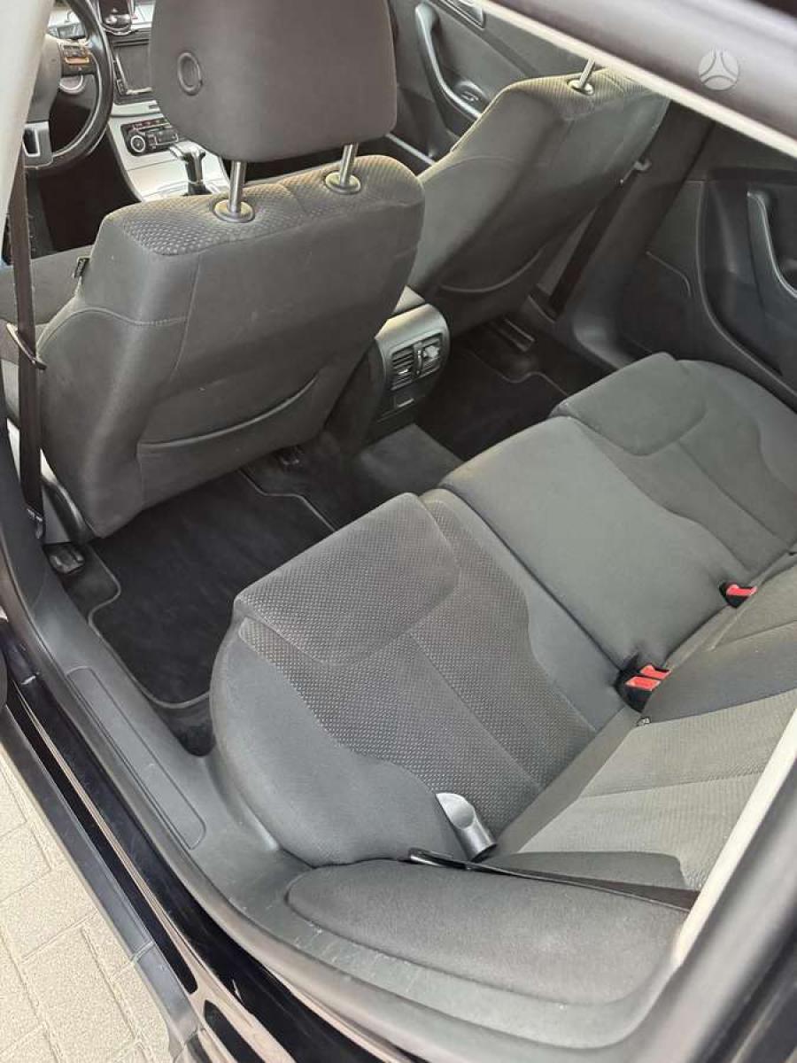 Black Volkswagen Passat 2010 in Marijampole, with an engine capacity of 1.78 L and mileage of 320 thousand km for 3400 €, photo 18 on AUTOMOTO.COM.LV