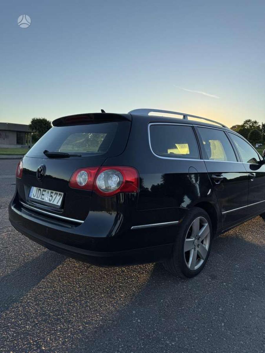 Black Volkswagen Passat 2010 in Kaunas, with an engine capacity of 2.00 L and mileage of 402 thousand km for 2000 €, photo 6 on AUTOMOTO.COM.LV