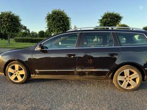 Black Volkswagen Passat 2010 in Kaunas, with an engine capacity of 2.00 L and mileage of 402 thousand km for 2000 €, photo 9 on AUTOMOTO.COM.LV
