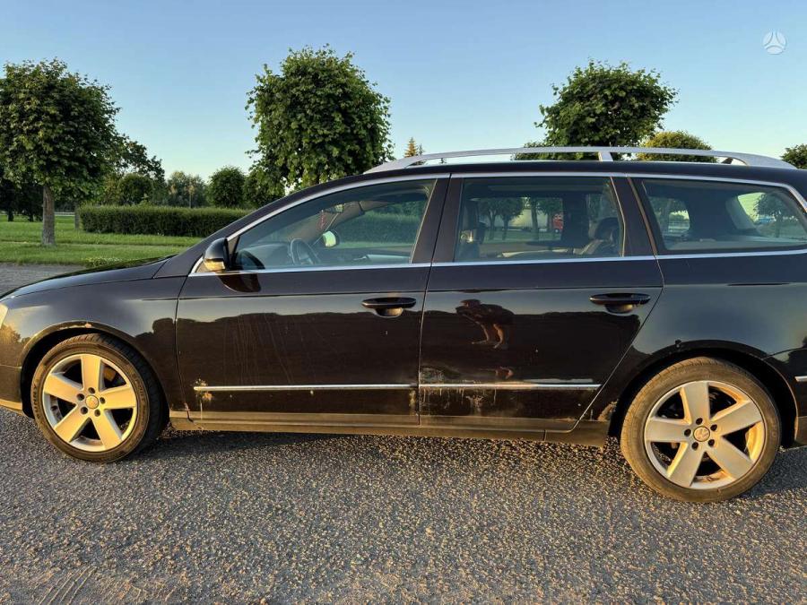 Black Volkswagen Passat 2010 in Kaunas, with an engine capacity of 2.00 L and mileage of 402 thousand km for 2000 €, photo 9 on AUTOMOTO.COM.LV