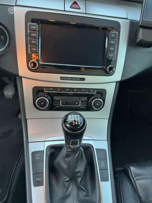 Black Volkswagen Passat 2010 in Kaunas, with an engine capacity of 2.00 L and mileage of 402 thousand km for 2000 €, photo 11 on AUTOMOTO.COM.LV