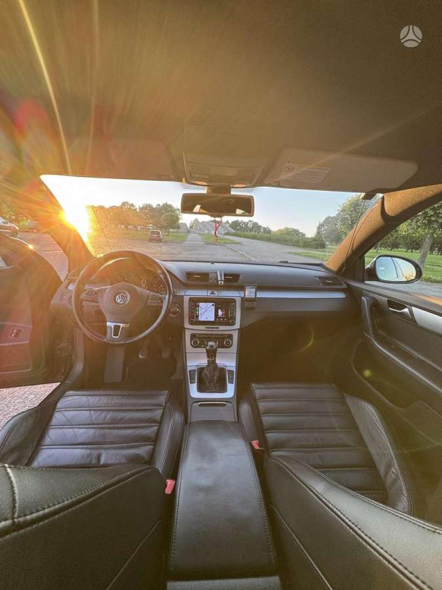 Black Volkswagen Passat 2010 in Kaunas, with an engine capacity of 2.00 L and mileage of 402 thousand km for 2000 €, photo 13 on AUTOMOTO.COM.LV