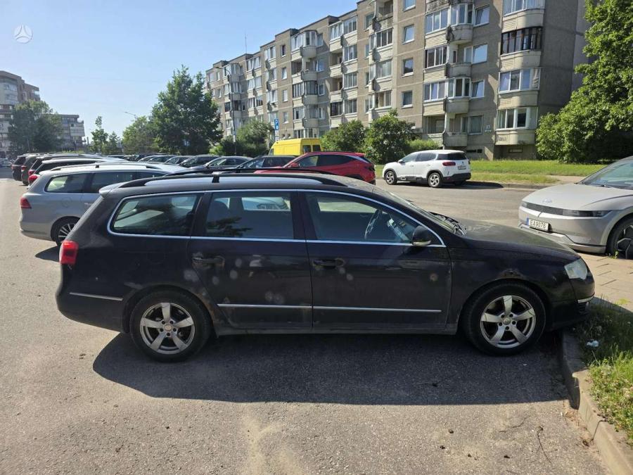 Melns Volkswagen Passat 2010 Viļņa, ar dzinēja tilpumu 1.97 L un nobraukumu 373 tūkst. km par 1750 €, foto 1 vietnē AUTOMOTO.COM.LV