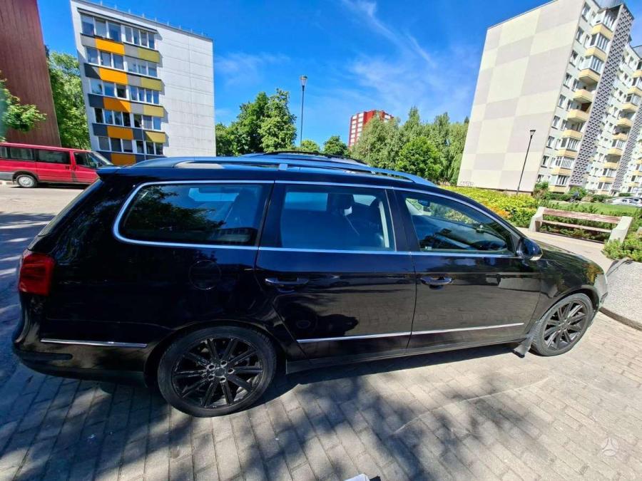 Black Volkswagen Passat 2010 in Klaipeda, with an engine capacity of 1.97 L and mileage of 321 thousand km for 3480 €, photo 1 on AUTOMOTO.COM.LV
