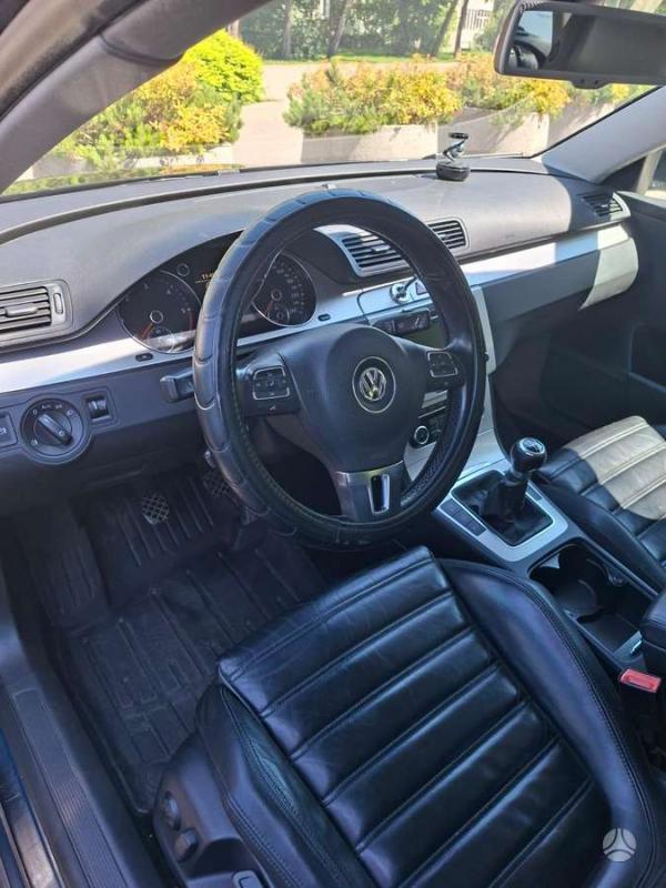 Black Volkswagen Passat 2010 in Klaipeda, with an engine capacity of 1.97 L and mileage of 321 thousand km for 3480 €, photo 5 on AUTOMOTO.COM.LV