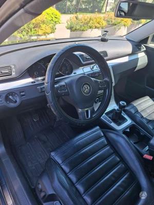 Black Volkswagen Passat 2010 in Klaipeda, with an engine capacity of 1.97 L and mileage of 321 thousand km for 3480 €, photo 6 on AUTOMOTO.COM.LV