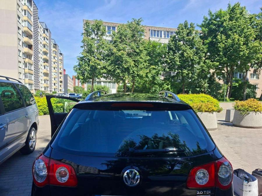 Black Volkswagen Passat 2010 in Klaipeda, with an engine capacity of 1.97 L and mileage of 321 thousand km for 3480 €, photo 9 on AUTOMOTO.COM.LV