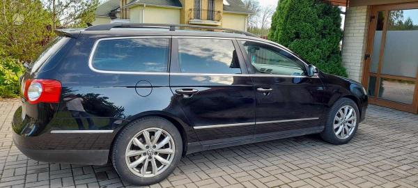 Black Volkswagen Passat 2010 in Vilnius, with an engine capacity of 1.97 L and mileage of 285 thousand km for 3750 €, photo 4 on AUTOMOTO.COM.LV