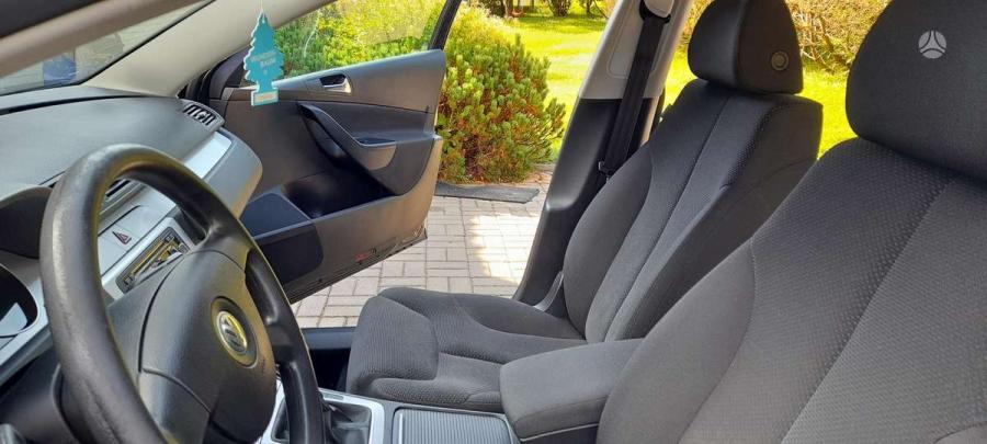 Black Volkswagen Passat 2010 in Vilnius, with an engine capacity of 1.97 L and mileage of 285 thousand km for 3750 €, photo 10 on AUTOMOTO.COM.LV