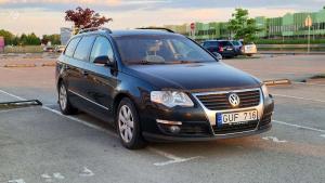 Black Volkswagen Passat 2010 in Vilnius, with an engine capacity of 1.97 L and mileage of 474 thousand km for 990 €, photo  on AUTOMOTO.COM.LV