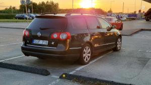 Black Volkswagen Passat 2010 in Vilnius, with an engine capacity of 1.97 L and mileage of 474 thousand km for 990 €, photo 4 on AUTOMOTO.COM.LV