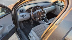 Black Volkswagen Passat 2010 in Vilnius, with an engine capacity of 1.97 L and mileage of 474 thousand km for 990 €, photo 6 on AUTOMOTO.COM.LV