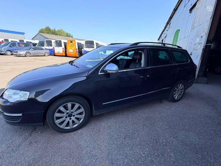 Melns Volkswagen Passat 2010 Šauļi, ar dzinēja tilpumu 2.00 L un nobraukumu 350 tūkst. km par 1550 €, foto 4 vietnē AUTOMOTO.COM.LV