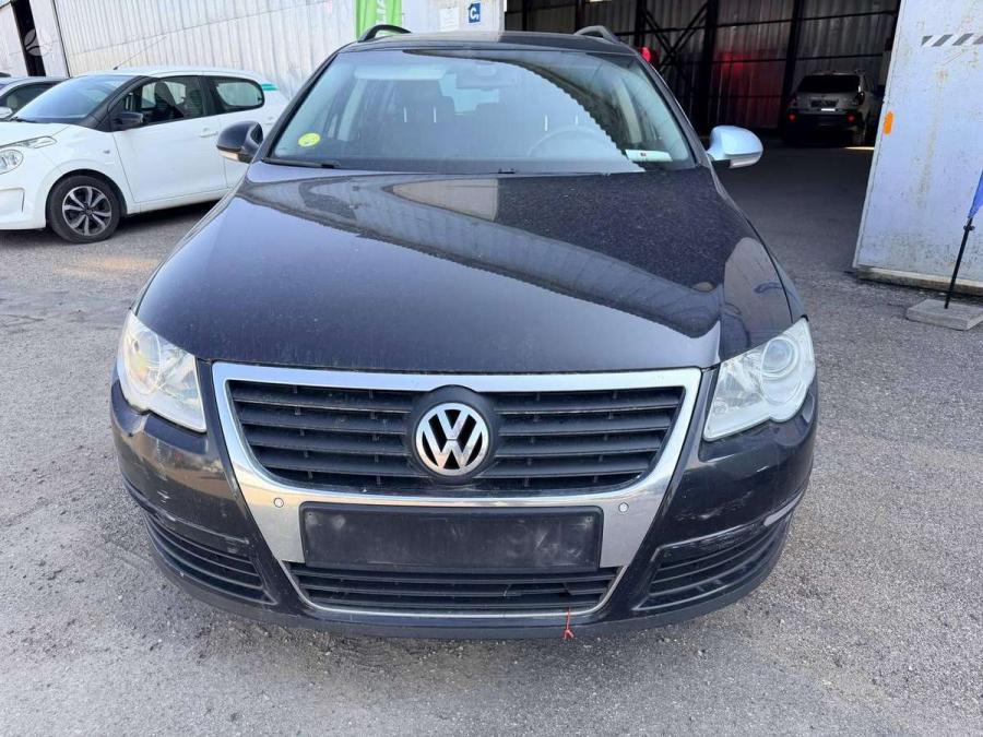 Melns Volkswagen Passat 2010 Šauļi, ar dzinēja tilpumu 2.00 L un nobraukumu 350 tūkst. km par 1550 €, foto 12 vietnē AUTOMOTO.COM.LV
